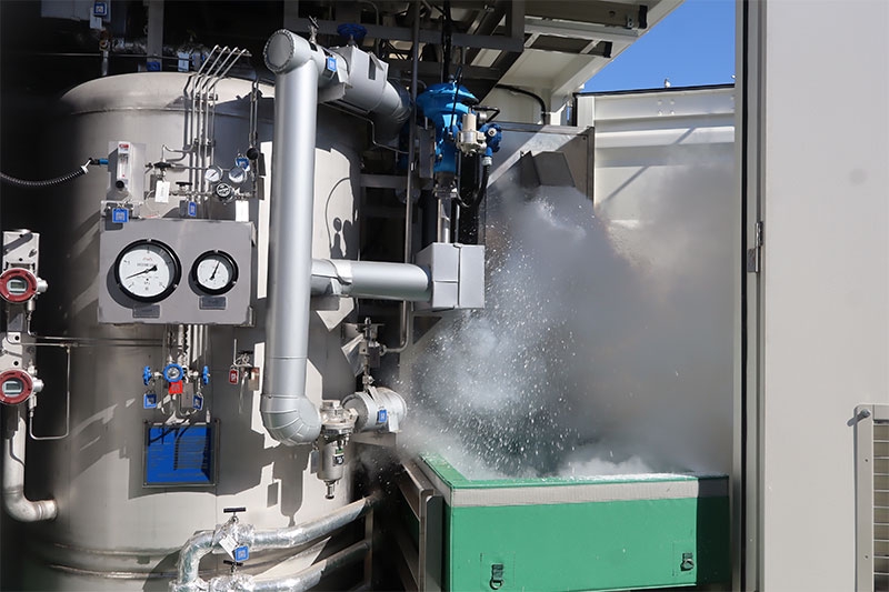 CO2回収→ドライアイス…エア・ウォーターが万博でPR、次世代型設備の仕組み｜ニュースイッチ by 日刊工業新聞社