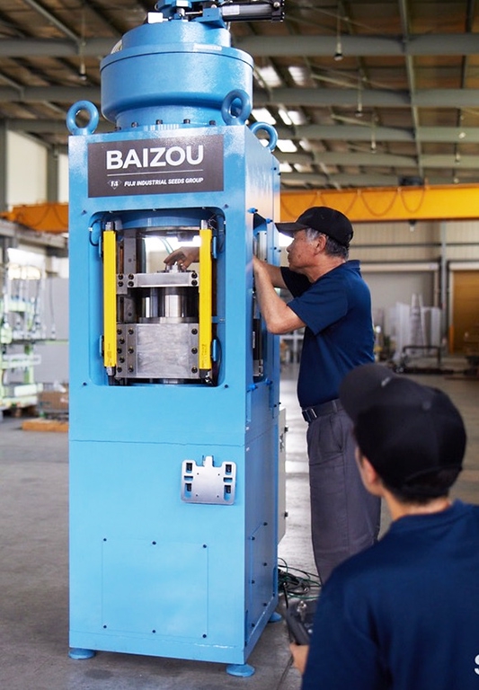加圧10分の1…不二精工が開発、EV駆動系を低コスト加工できる「揺動鍛造機」の機能｜ニュースイッチ by 日刊工業新聞社